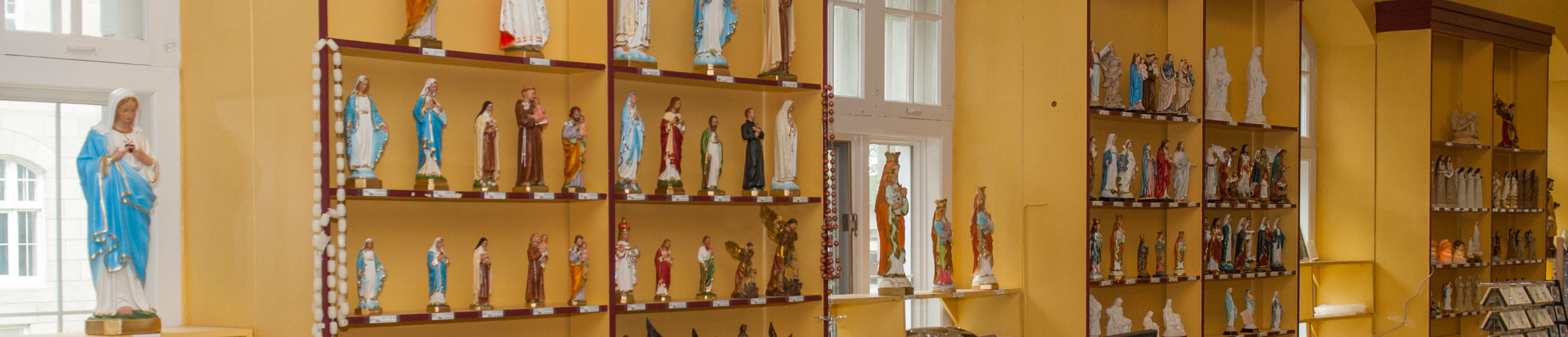 Gift Shop of the Sanctuary of Saint Anne-de-Beaupré - Religious ...