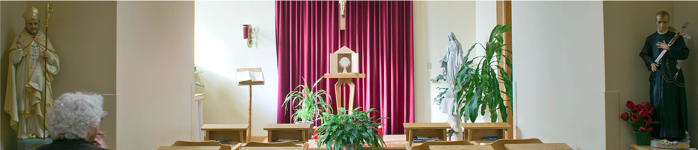 Silent Chapel: Contemplation and Adoration before the Eucharistic Jesus ...